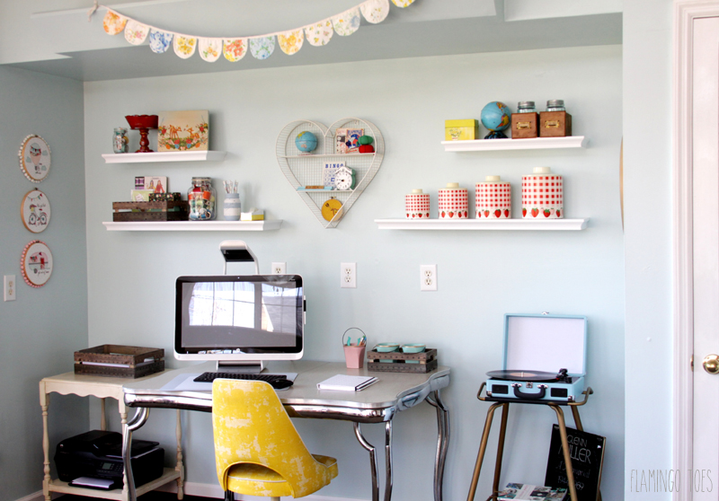 Cute Retro Style Office Space Cute Retro Style Office Space